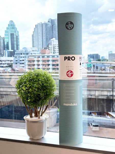 Manduka PROlite® Yoga Mat 4.7mm - Blue Lotus (71") – YogaAum